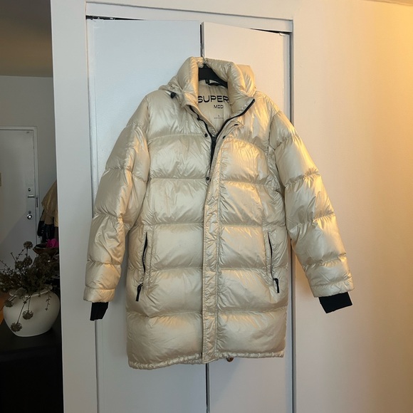 Aritzia | Jackets & Coats | The Super Puff Mid Coat In High Gloss Birch ...